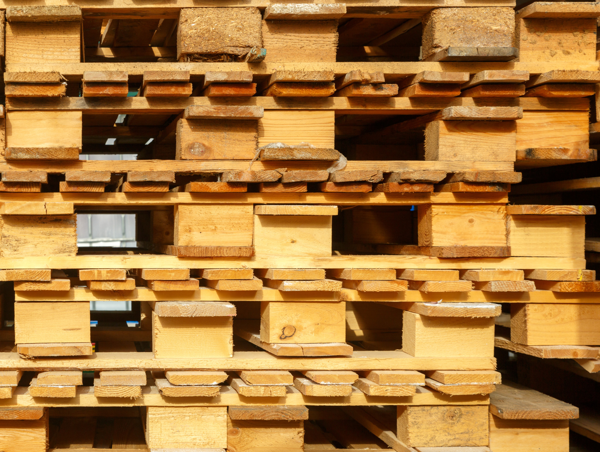 L'achat, la vente, le négoce et la réparation de palettes bois